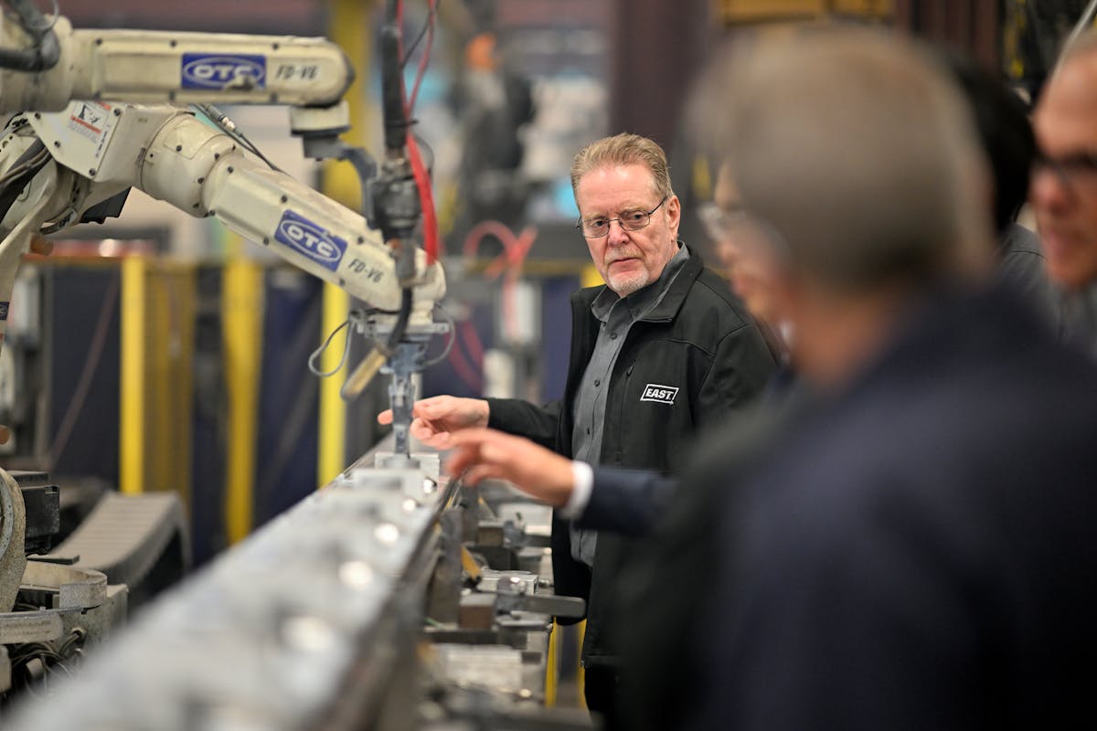 East Manufacturing installs 1,000th robotic arc welder | Trailer Body ...