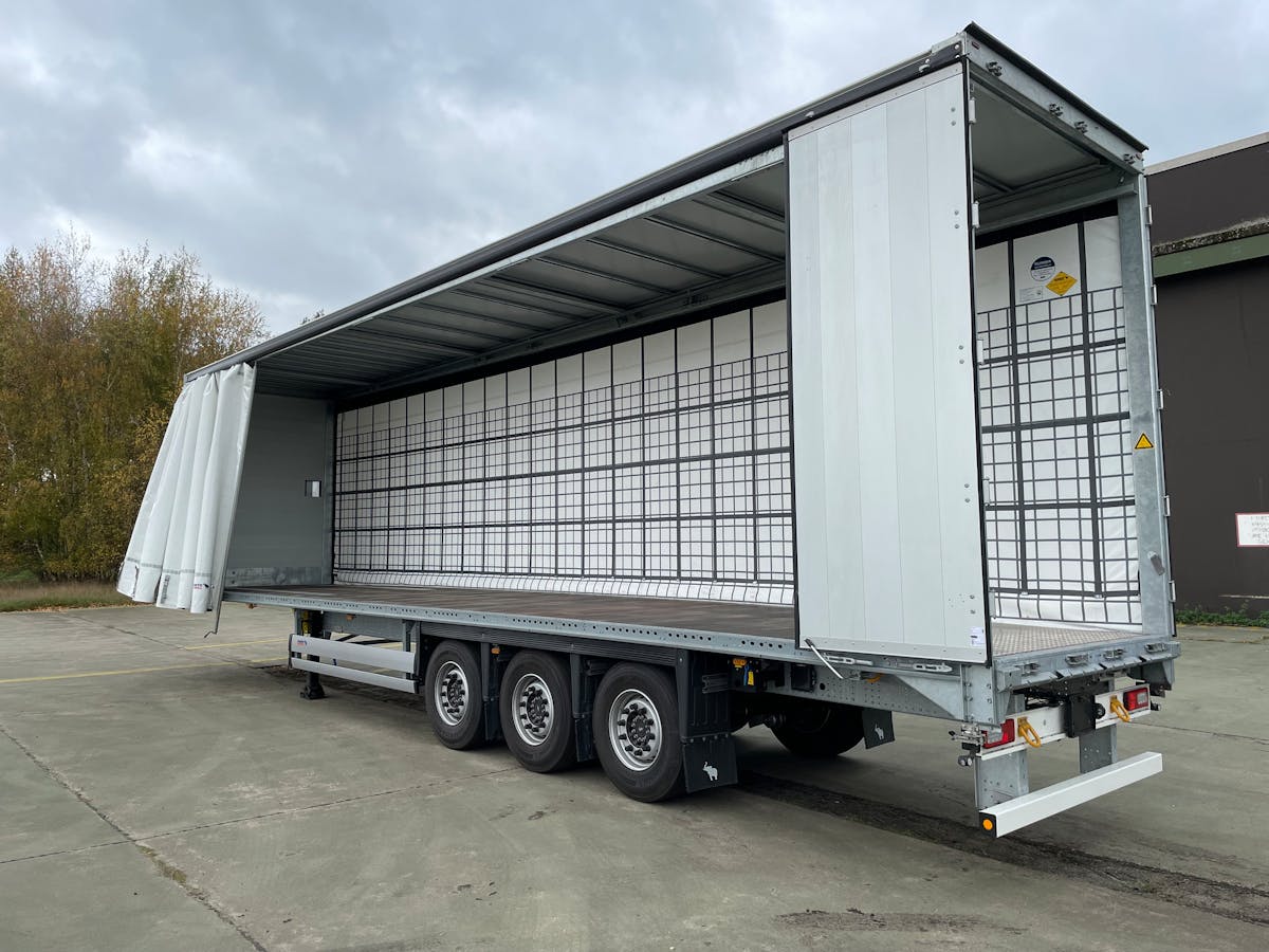 S.CS Freepost introduces new curtainsider semi-trailer for UK and Irish ...